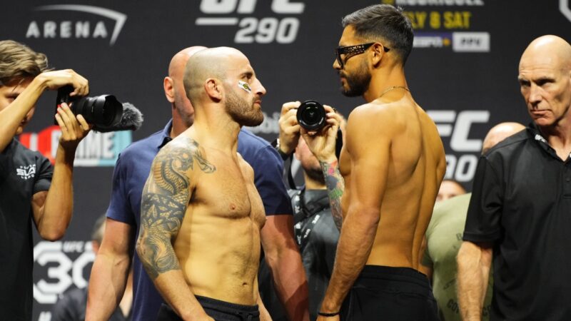 Alexander Volkanovski finishes Yair Rodriguez in three to retain ...